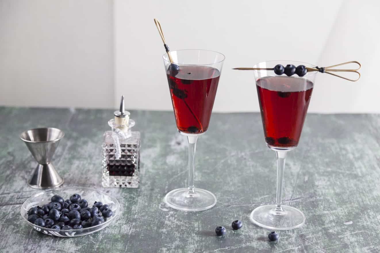 What wine to drink with crème de cassis? - Eyguebelle